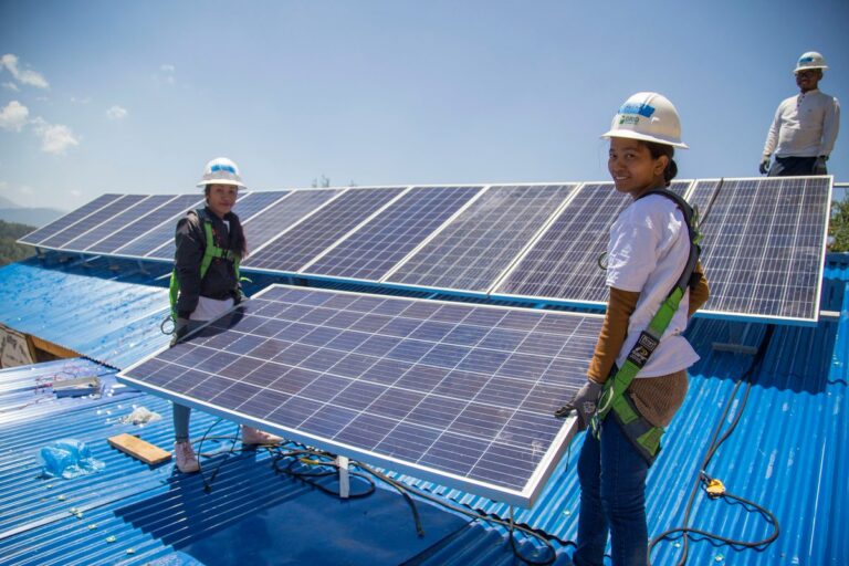 Women Leading the Way in Solar Energy and Why They Are Successful ...